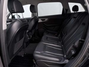 Black Audi Q7 2019 in Vilnius, with an engine capacity of 2.97 L and mileage of 413 thousand km for 19990 €, photo 12 on AUTOMOTO.COM.LV