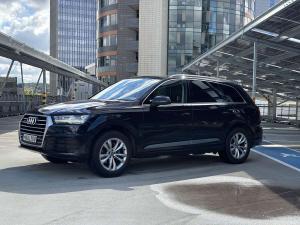 Melns Audi Q7 2019 Viļņa, ar dzinēja tilpumu 2.00 L un nobraukumu 128 tūkst. km par 29000 €, foto  vietnē AUTOMOTO.COM.LV