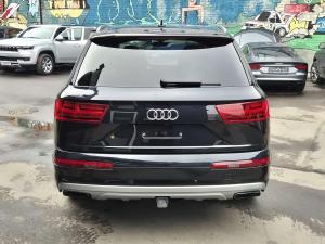 Black Audi Q7 2019 in Vilnius, with an engine capacity of 1.98 L and mileage of 139 thousand km for 10900 €, photo 7 on AUTOMOTO.COM.LV