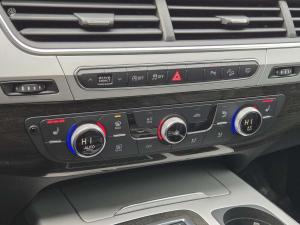 Black Audi Q7 2019 in Vilnius, with an engine capacity of 1.98 L and mileage of 139 thousand km for 10900 €, photo 19 on AUTOMOTO.COM.LV