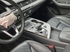 Black Audi Q7 2019 in Vilnius, with an engine capacity of 1.98 L and mileage of 139 thousand km for 10900 €, photo 20 on AUTOMOTO.COM.LV