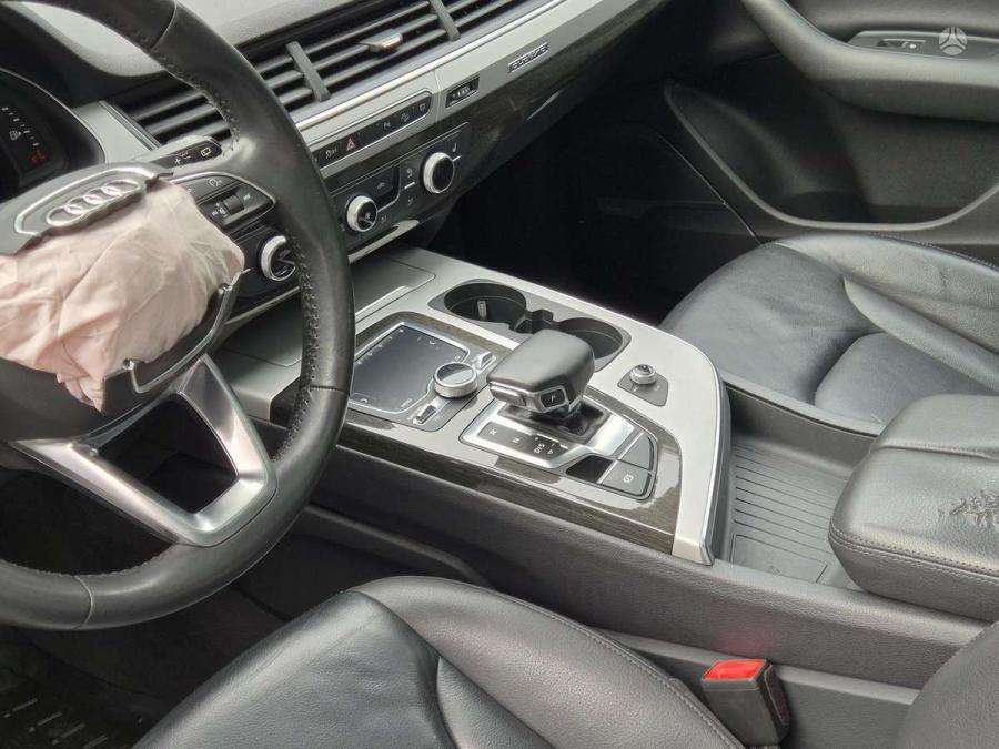 Black Audi Q7 2019 in Vilnius, with an engine capacity of 1.98 L and mileage of 139 thousand km for 10900 €, photo 20 on AUTOMOTO.COM.LV