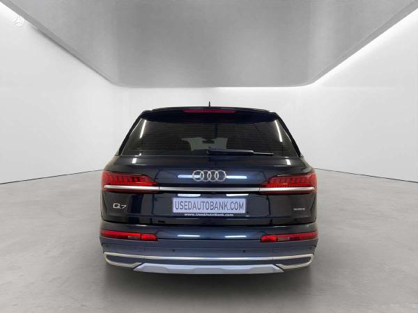 Black Audi Q7 2020 in Marijampole, with an engine capacity of 3.00 L and mileage of 125 thousand km for 40535 €, photo 5 on AUTOMOTO.COM.LV