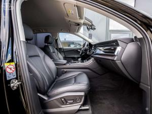 Black Audi Q7 2020 in Marijampole, with an engine capacity of 3.00 L and mileage of 113 thousand km for 39950 €, photo 35 on AUTOMOTO.COM.LV