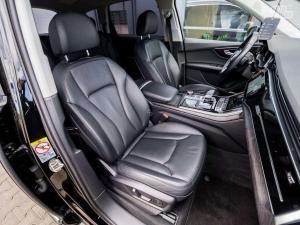 Black Audi Q7 2020 in Marijampole, with an engine capacity of 3.00 L and mileage of 113 thousand km for 39950 €, photo 36 on AUTOMOTO.COM.LV