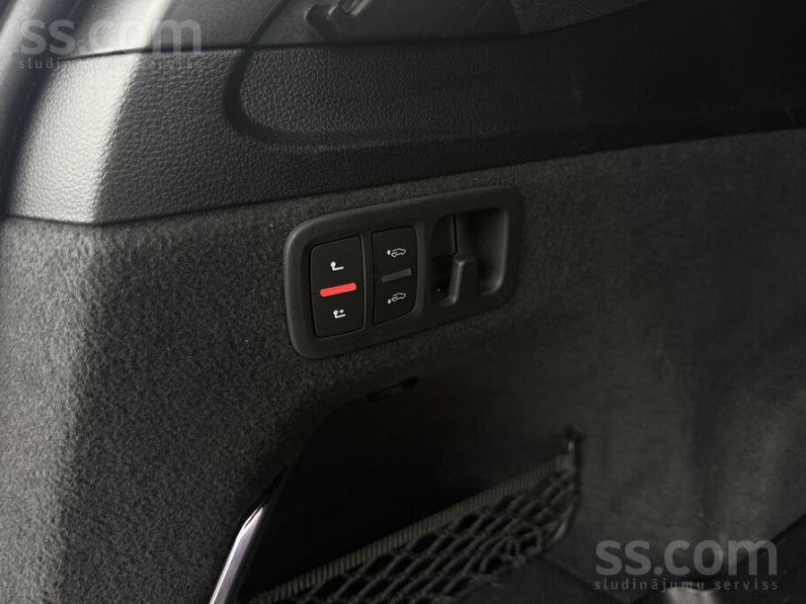Black Audi Q7 2020 in Riga, with an engine capacity of 3.00 L and mileage of 138 thousand km for 37950 €, photo 14 on AUTOMOTO.COM.LV