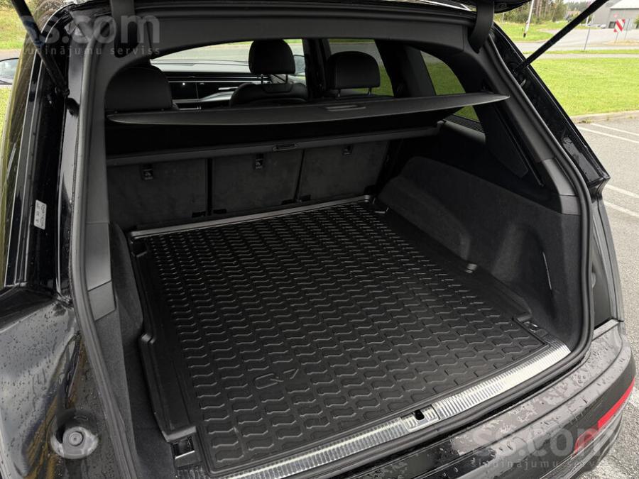 Black Audi Q7 2020 in Riga, with an engine capacity of 3.00 L and mileage of 138 thousand km for 37950 €, photo 16 on AUTOMOTO.COM.LV