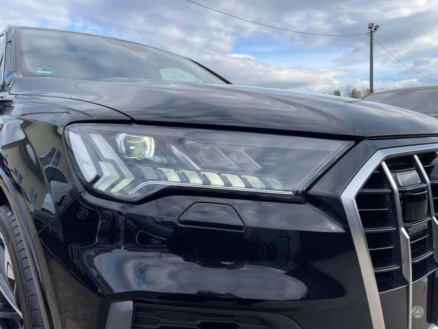 Melns Audi Q7 2021 Viļņa, ar dzinēja tilpumu 3.00 L un nobraukumu 127 tūkst. km par 45300 €, foto 3 vietnē AUTOMOTO.COM.LV