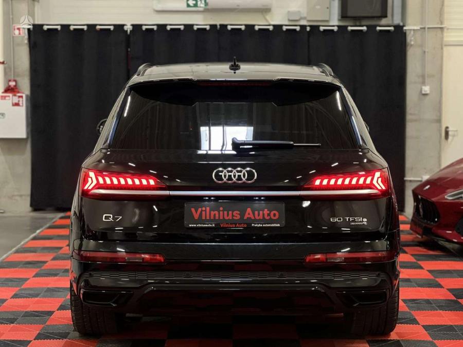 Black Audi Q7 2021 in Vilnius, with an engine capacity of 3.00 L and mileage of 168 thousand km for 45990 €, photo 5 on AUTOMOTO.COM.LV
