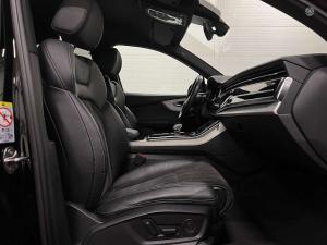 Black Audi Q7 2021 in Vilnius, with an engine capacity of 3.00 L and mileage of 168 thousand km for 45990 €, photo 19 on AUTOMOTO.COM.LV