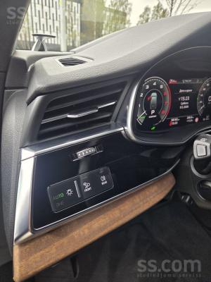 Black Audi Q7 2021 in Riga, with an engine capacity of 3.00 L and mileage of 98 thousand km for 52000 €, photo 12 on AUTOMOTO.COM.LV