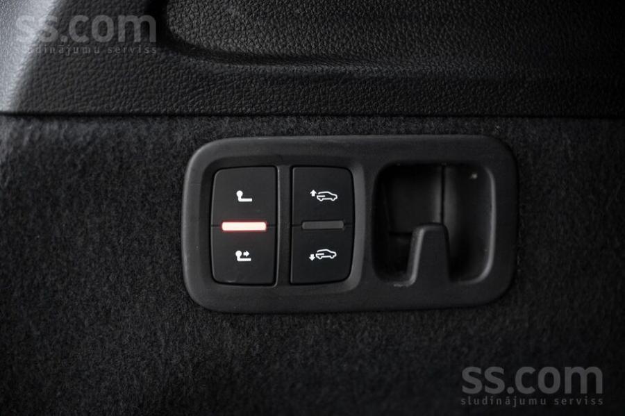 Black Audi Q7 2021 in Riga, with an engine capacity of 3.00 L and mileage of 77 thousand km for 42500 €, photo 16 on AUTOMOTO.COM.LV