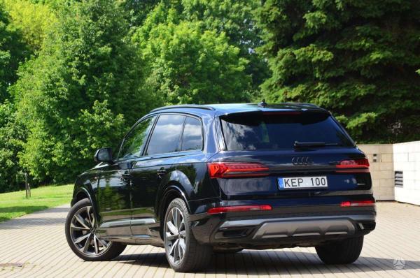 Black Audi Q7 2021 in Vilnius, with an engine capacity of 3.00 L and mileage of 122 thousand km for 47900 €, photo 5 on AUTOMOTO.COM.LV