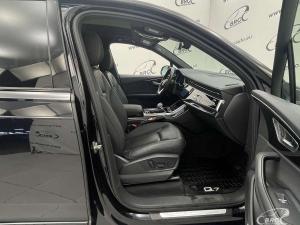 Black Audi Q7 2021 in Vilnius, with an engine capacity of 3.00 L and mileage of 86 thousand km for 37900 €, photo 6 on AUTOMOTO.COM.LV