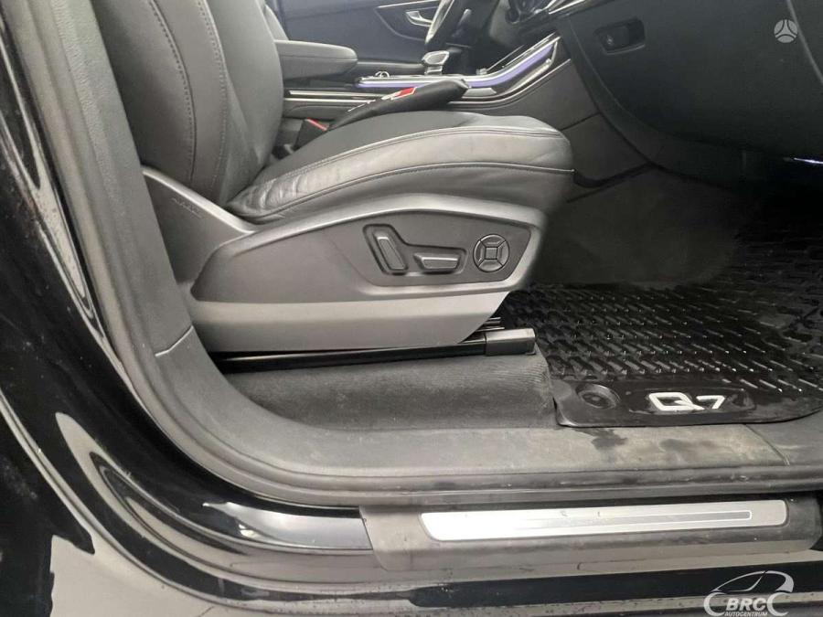 Black Audi Q7 2021 in Vilnius, with an engine capacity of 3.00 L and mileage of 86 thousand km for 37900 €, photo 8 on AUTOMOTO.COM.LV