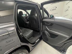 Black Audi Q7 2021 in Vilnius, with an engine capacity of 3.00 L and mileage of 86 thousand km for 37900 €, photo 16 on AUTOMOTO.COM.LV