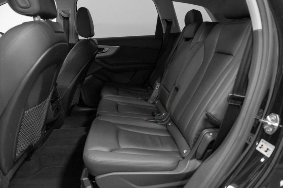 Black Audi Q7 2021 in Vilnius, with an engine capacity of 3.00 L and mileage of 139 thousand km for 41650 €, photo 9 on AUTOMOTO.COM.LV