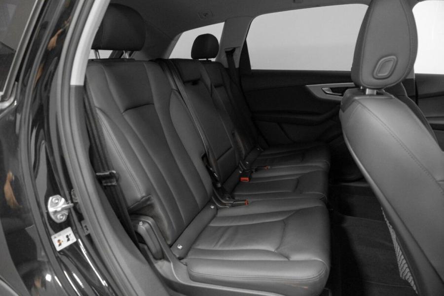 Black Audi Q7 2021 in Vilnius, with an engine capacity of 3.00 L and mileage of 139 thousand km for 41650 €, photo 11 on AUTOMOTO.COM.LV