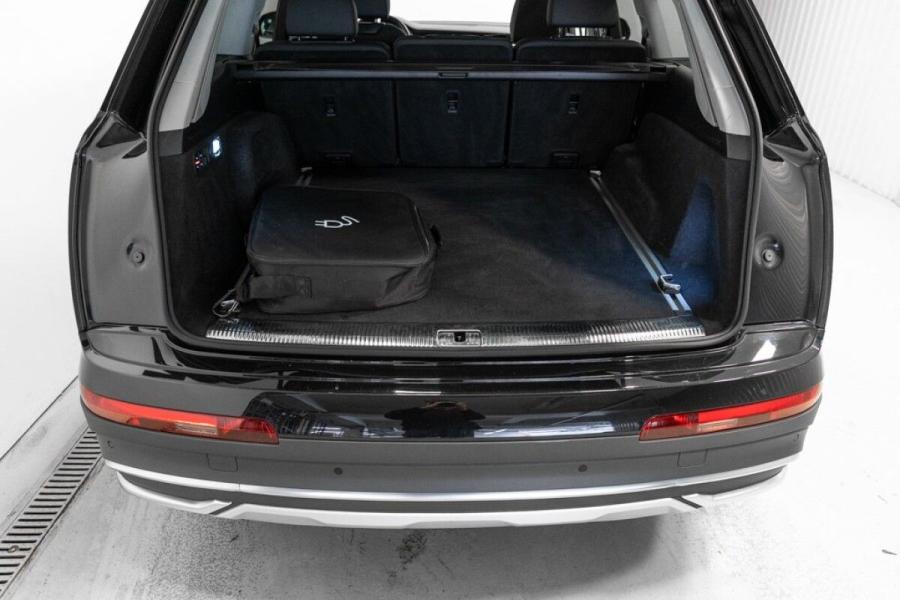 Black Audi Q7 2021 in Vilnius, with an engine capacity of 3.00 L and mileage of 139 thousand km for 41650 €, photo 26 on AUTOMOTO.COM.LV