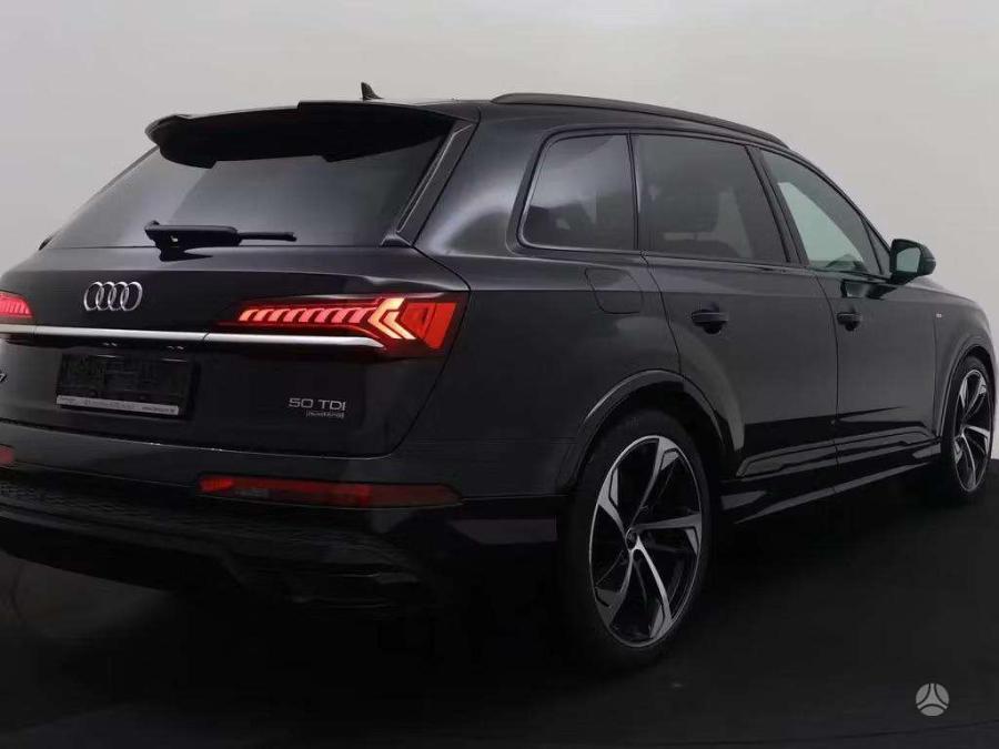Black Audi Q7 2021 in Vilnius, with an engine capacity of 0.00 L and mileage of 268 thousand km for 33000 €, photo 3 on AUTOMOTO.COM.LV