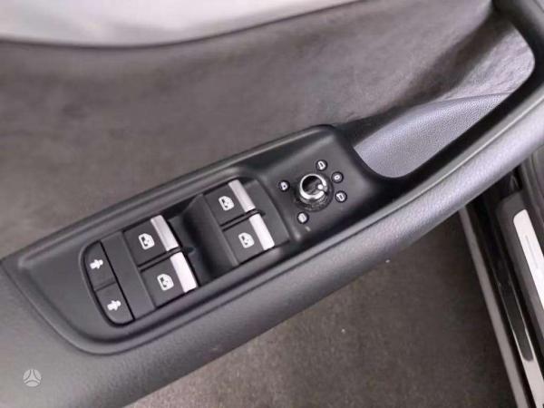 Black Audi Q7 2021 in Vilnius, with an engine capacity of 0.00 L and mileage of 268 thousand km for 33000 €, photo 6 on AUTOMOTO.COM.LV