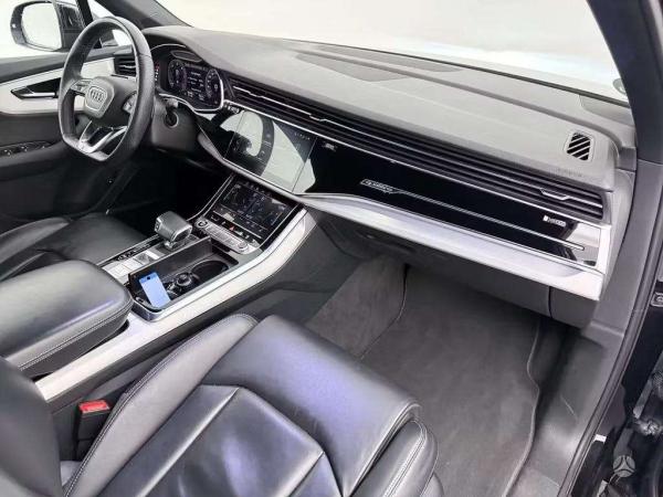 Black Audi Q7 2021 in Vilnius, with an engine capacity of 0.00 L and mileage of 268 thousand km for 33000 €, photo 8 on AUTOMOTO.COM.LV