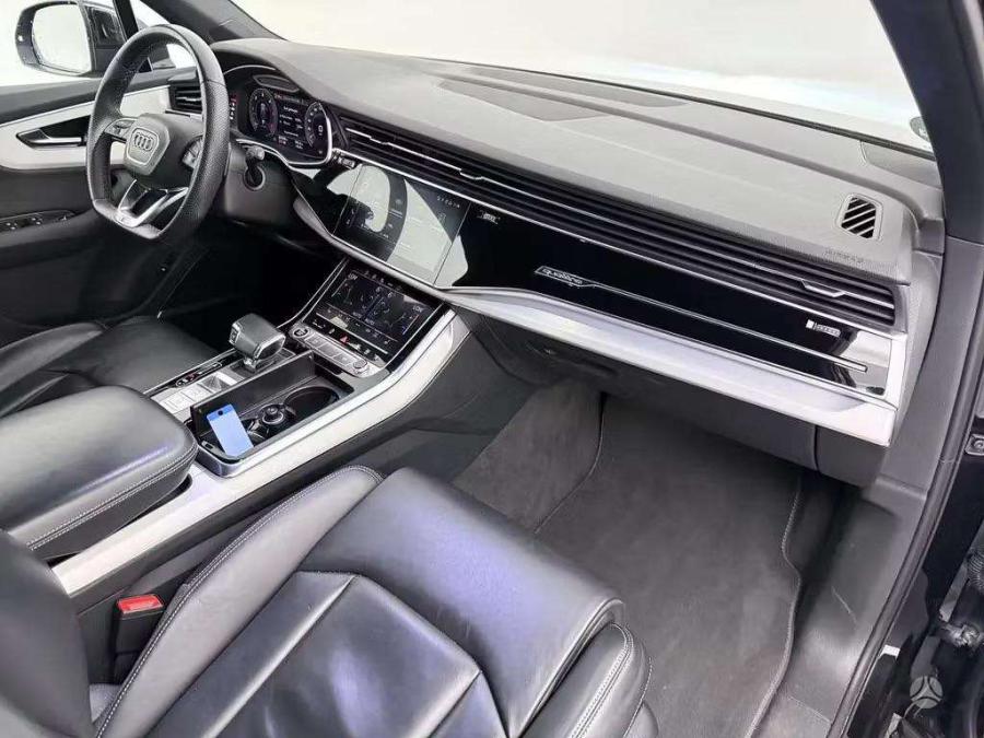 Black Audi Q7 2021 in Vilnius, with an engine capacity of 0.00 L and mileage of 268 thousand km for 33000 €, photo 9 on AUTOMOTO.COM.LV