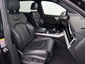Black Audi Q7 2021 in Vilnius, with an engine capacity of 0.00 L and mileage of 268 thousand km for 33000 €, photo 10 on AUTOMOTO.COM.LV