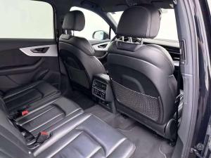 Black Audi Q7 2021 in Vilnius, with an engine capacity of 0.00 L and mileage of 268 thousand km for 33000 €, photo 11 on AUTOMOTO.COM.LV