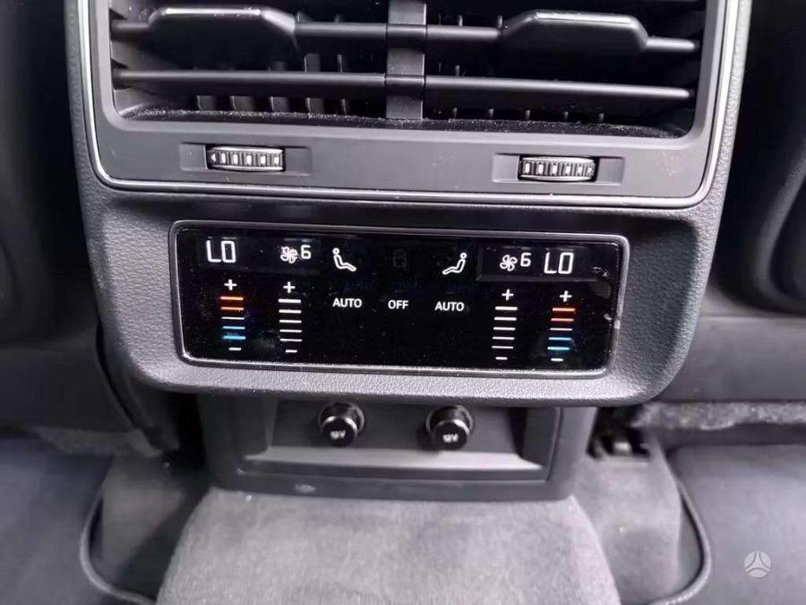 Black Audi Q7 2021 in Vilnius, with an engine capacity of 0.00 L and mileage of 268 thousand km for 33000 €, photo 19 on AUTOMOTO.COM.LV