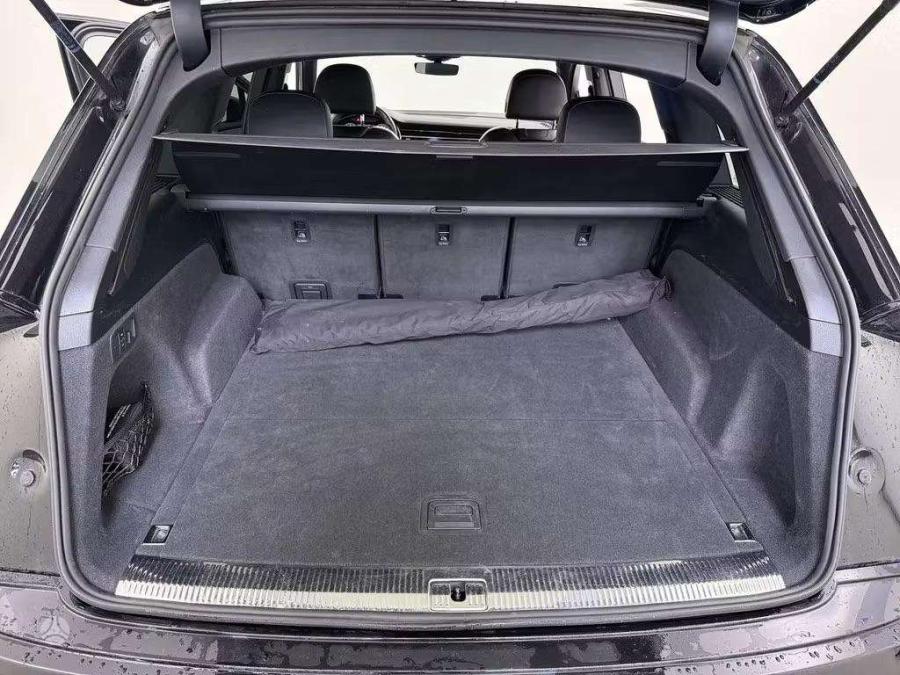 Black Audi Q7 2021 in Vilnius, with an engine capacity of 0.00 L and mileage of 268 thousand km for 33000 €, photo 21 on AUTOMOTO.COM.LV