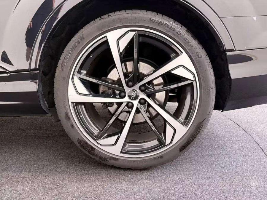 Black Audi Q7 2021 in Vilnius, with an engine capacity of 0.00 L and mileage of 268 thousand km for 33000 €, photo 22 on AUTOMOTO.COM.LV
