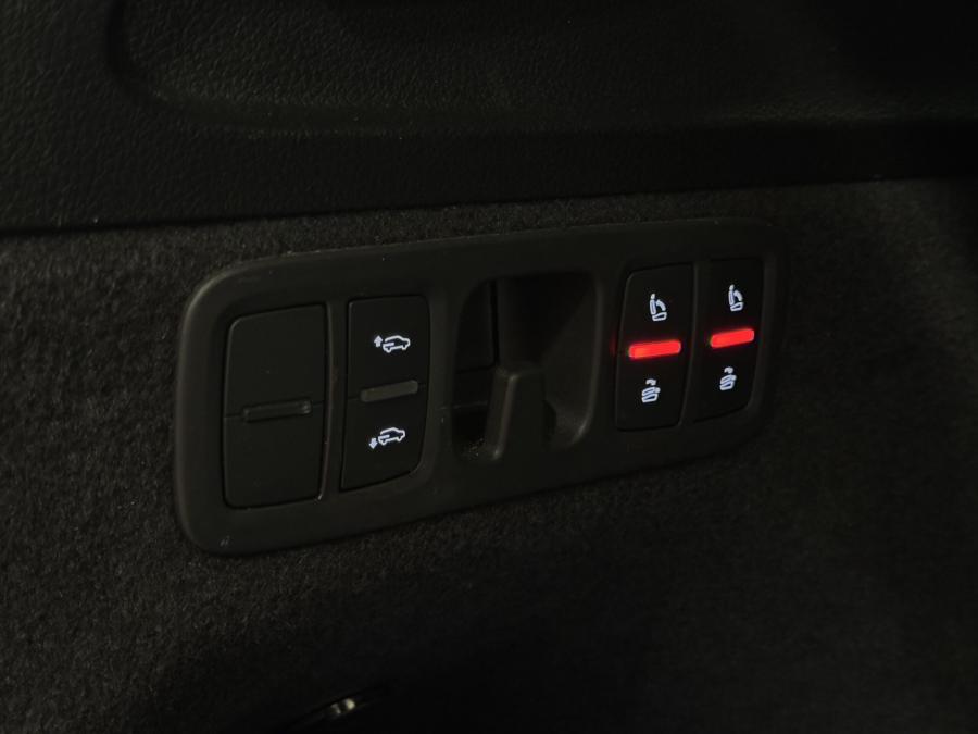 Melns Audi Q7 2021 Rīga, ar dzinēja tilpumu 3.00 L un nobraukumu 135 tūkst. km par 37990 €, foto 17 vietnē AUTOMOTO.COM.LV