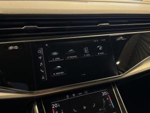Melns Audi Q7 2021 Rīga, ar dzinēja tilpumu 3.00 L un nobraukumu 135 tūkst. km par 37990 €, foto 25 vietnē AUTOMOTO.COM.LV