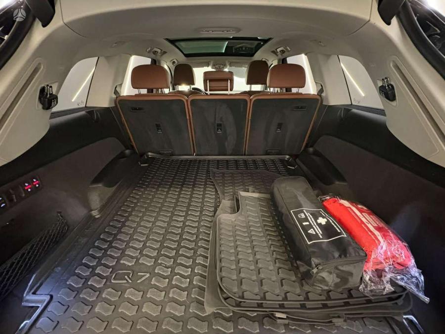 Black Audi Q7 2021 in Marijampole, with an engine capacity of 2.97 L and mileage of 151 thousand km for 43750 €, photo 20 on AUTOMOTO.COM.LV