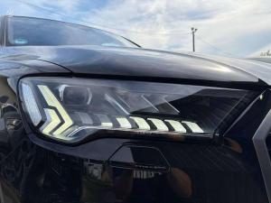 Melns Audi Q7 2021 Viļņa, ar dzinēja tilpumu 3.00 L un nobraukumu 113 tūkst. km par 42500 €, foto 4 vietnē AUTOMOTO.COM.LV