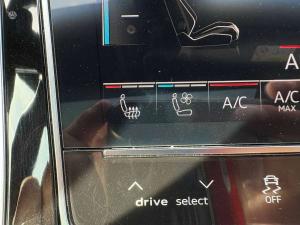 Melns Audi Q7 2021 Viļņa, ar dzinēja tilpumu 3.00 L un nobraukumu 113 tūkst. km par 42500 €, foto 31 vietnē AUTOMOTO.COM.LV