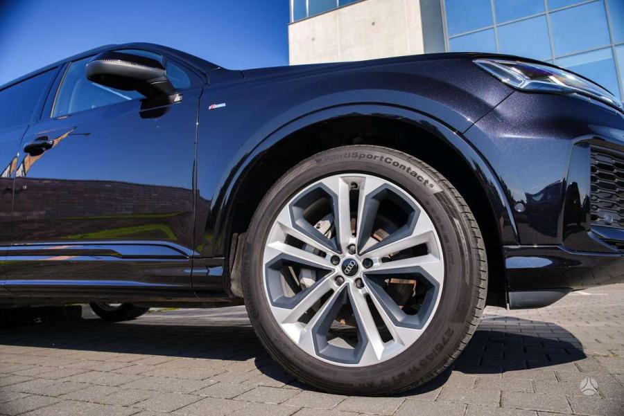 Black Audi Q7 2021 in Marijampole, with an engine capacity of 3.00 L and mileage of 98 thousand km for 39950 €, photo 5 on AUTOMOTO.COM.LV