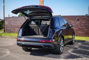 Black Audi Q7 2021 in Marijampole, with an engine capacity of 3.00 L and mileage of 98 thousand km for 39950 €, photo 11 on AUTOMOTO.COM.LV