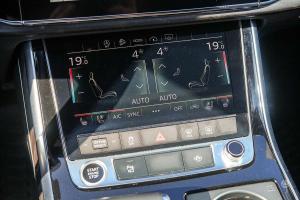 Black Audi Q7 2021 in Marijampole, with an engine capacity of 3.00 L and mileage of 98 thousand km for 39950 €, photo 22 on AUTOMOTO.COM.LV