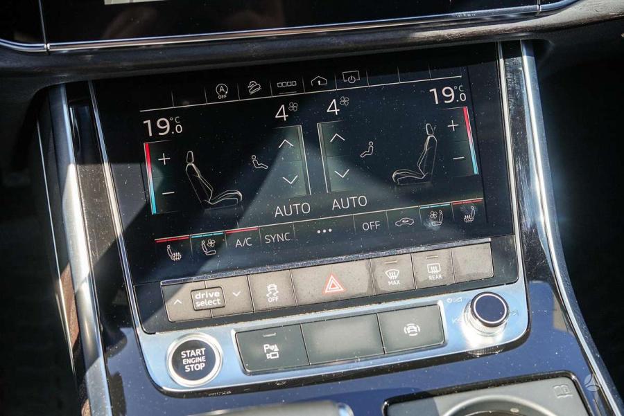 Black Audi Q7 2021 in Marijampole, with an engine capacity of 3.00 L and mileage of 98 thousand km for 39950 €, photo 22 on AUTOMOTO.COM.LV
