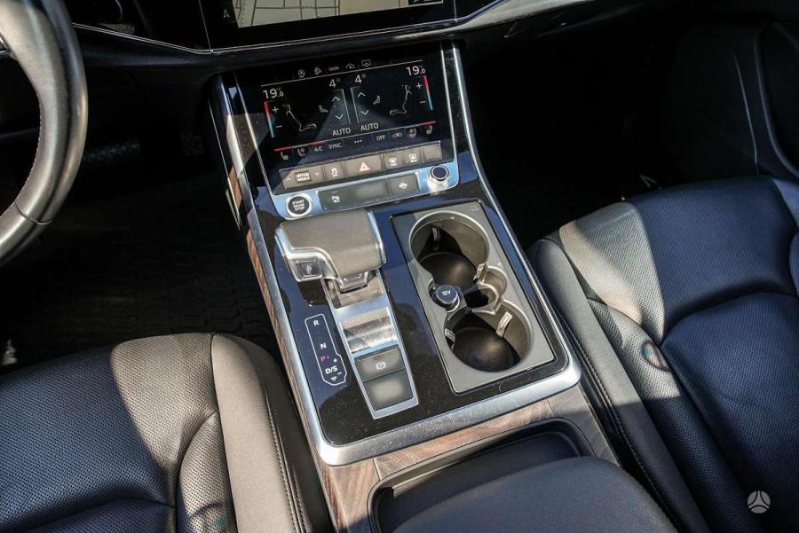 Black Audi Q7 2021 in Marijampole, with an engine capacity of 3.00 L and mileage of 98 thousand km for 39950 €, photo 23 on AUTOMOTO.COM.LV