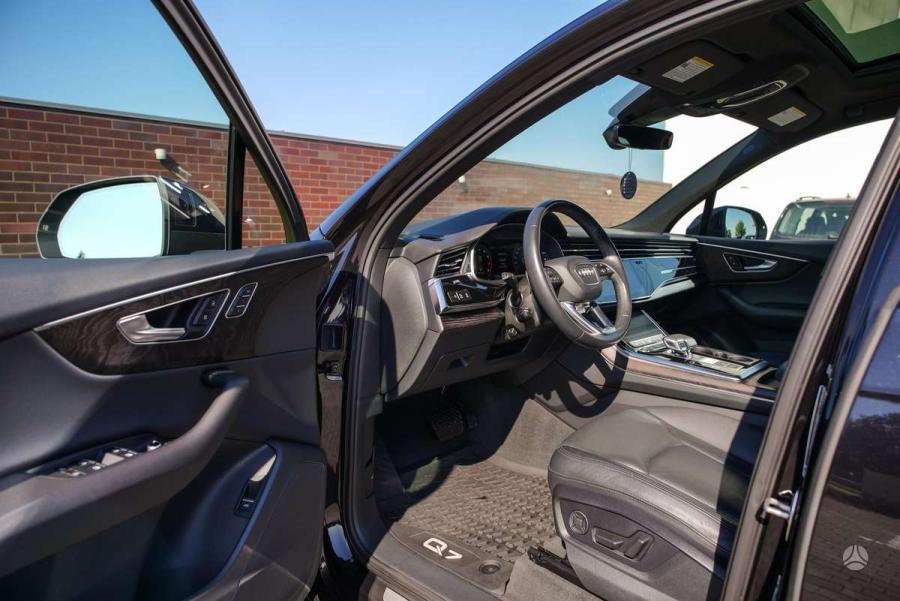 Black Audi Q7 2021 in Marijampole, with an engine capacity of 3.00 L and mileage of 98 thousand km for 39950 €, photo 28 on AUTOMOTO.COM.LV