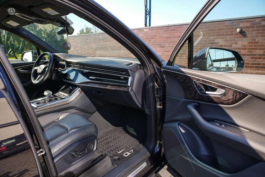 Black Audi Q7 2021 in Marijampole, with an engine capacity of 3.00 L and mileage of 98 thousand km for 39950 €, photo 44 on AUTOMOTO.COM.LV
