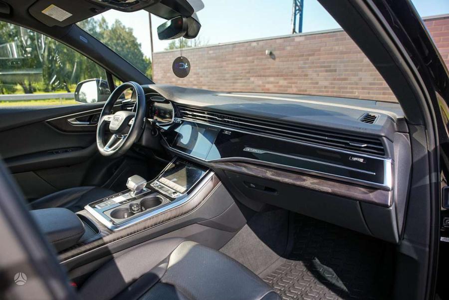 Black Audi Q7 2021 in Marijampole, with an engine capacity of 3.00 L and mileage of 98 thousand km for 39950 €, photo 45 on AUTOMOTO.COM.LV