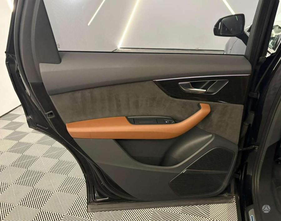 Melns Audi Q7 2021 Marijampole, ar dzinēja tilpumu 2.97 L un nobraukumu 151 tūkst. km par 42750 €, foto 18 vietnē AUTOMOTO.COM.LV