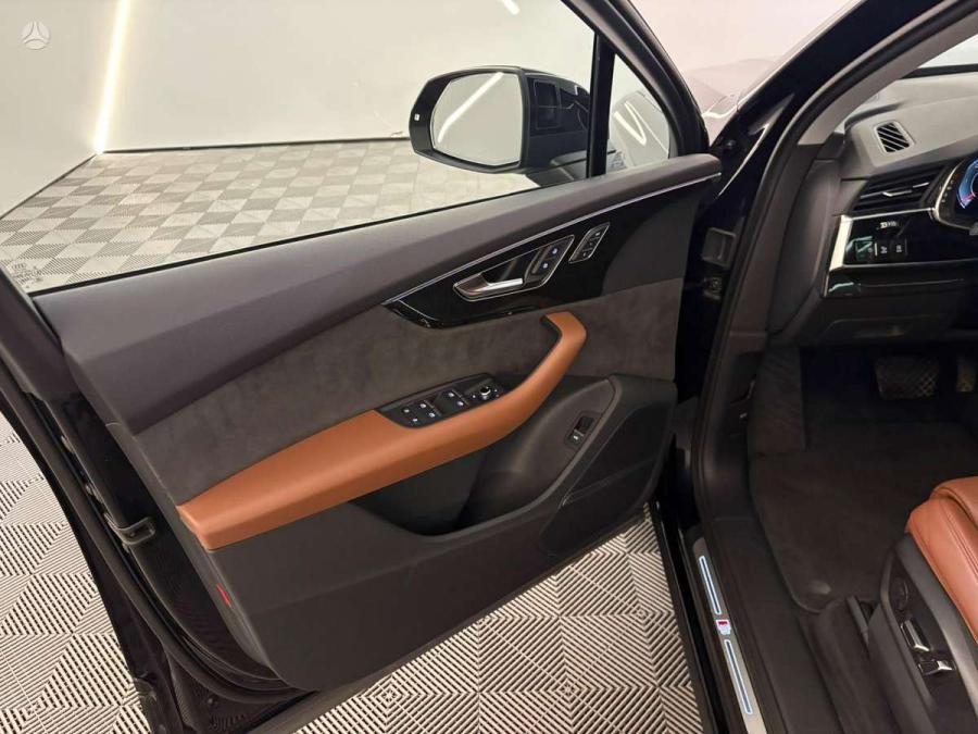 Melns Audi Q7 2021 Marijampole, ar dzinēja tilpumu 2.97 L un nobraukumu 151 tūkst. km par 42750 €, foto 23 vietnē AUTOMOTO.COM.LV