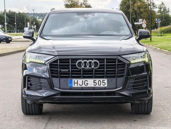 Audi Q7 2021 in Vilnius on AUTOMOTO.COM.LV Black Audi Q7 2021 in Vilnius, with an engine capacity of 2.97 L and mileage of 107 thousand km for 39900 €, photo 3 on AUTOMOTO.COM.LV