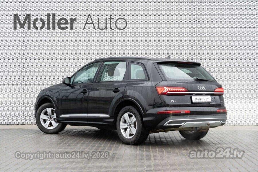 Black Audi Q7 2022 in Riga, with an engine capacity of 3.00 L and mileage of 198 thousand km for 39353 €, photo 3 on AUTOMOTO.COM.LV
