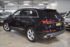 Black Audi Q7 2022 in Riga, with an engine capacity of 3.00 L and mileage of 107 thousand km for 34900 €, photo 3 on AUTOMOTO.COM.LV